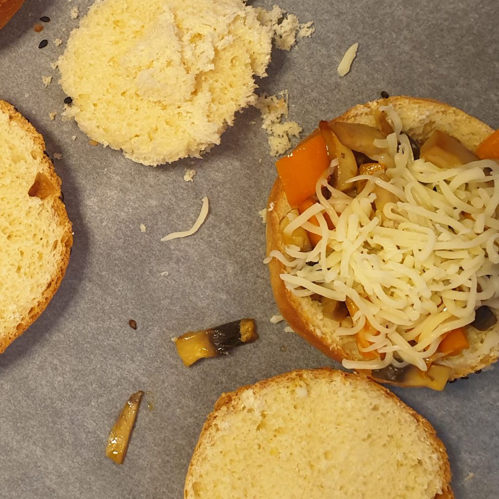 Recept: Gevuld broodje uit de oven - Het getikte eitje
